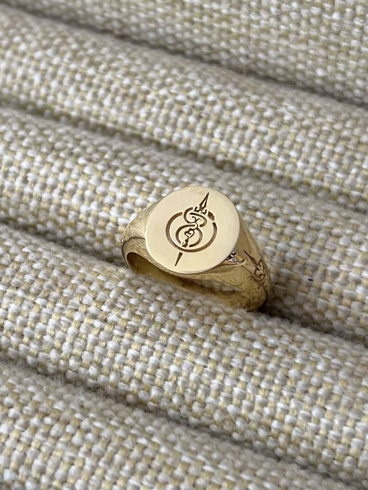 Custom Gold Signet Ring, Custom Gold Ring, Gold Engraved Ring ...